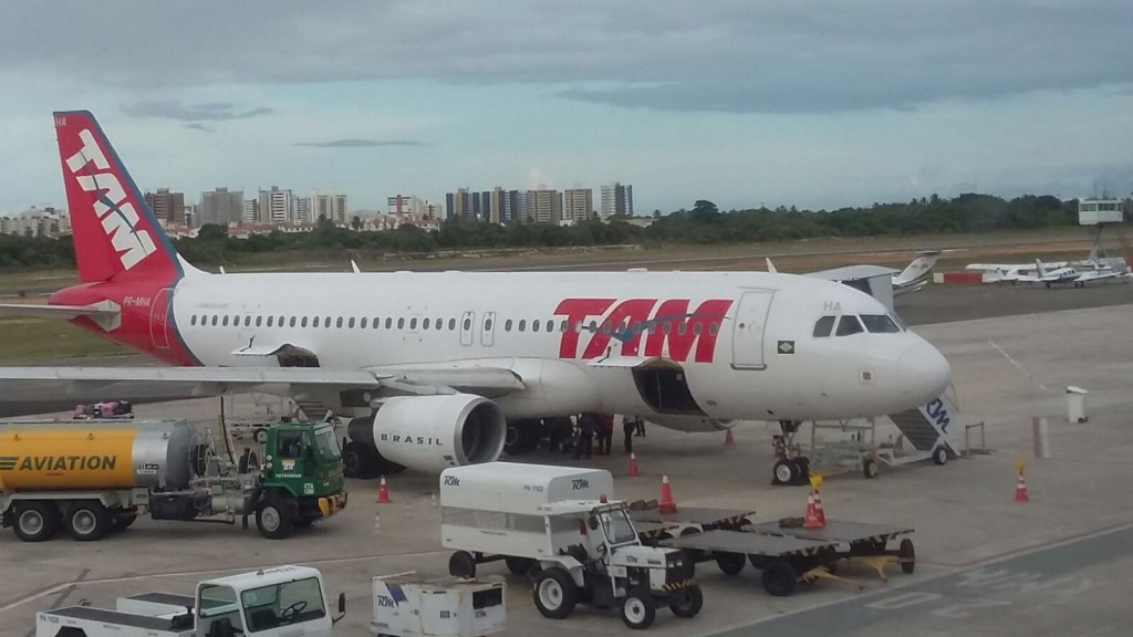 Avião da TAM quebra e passageiros ficam sem voo em Aracaju | SEnoticias